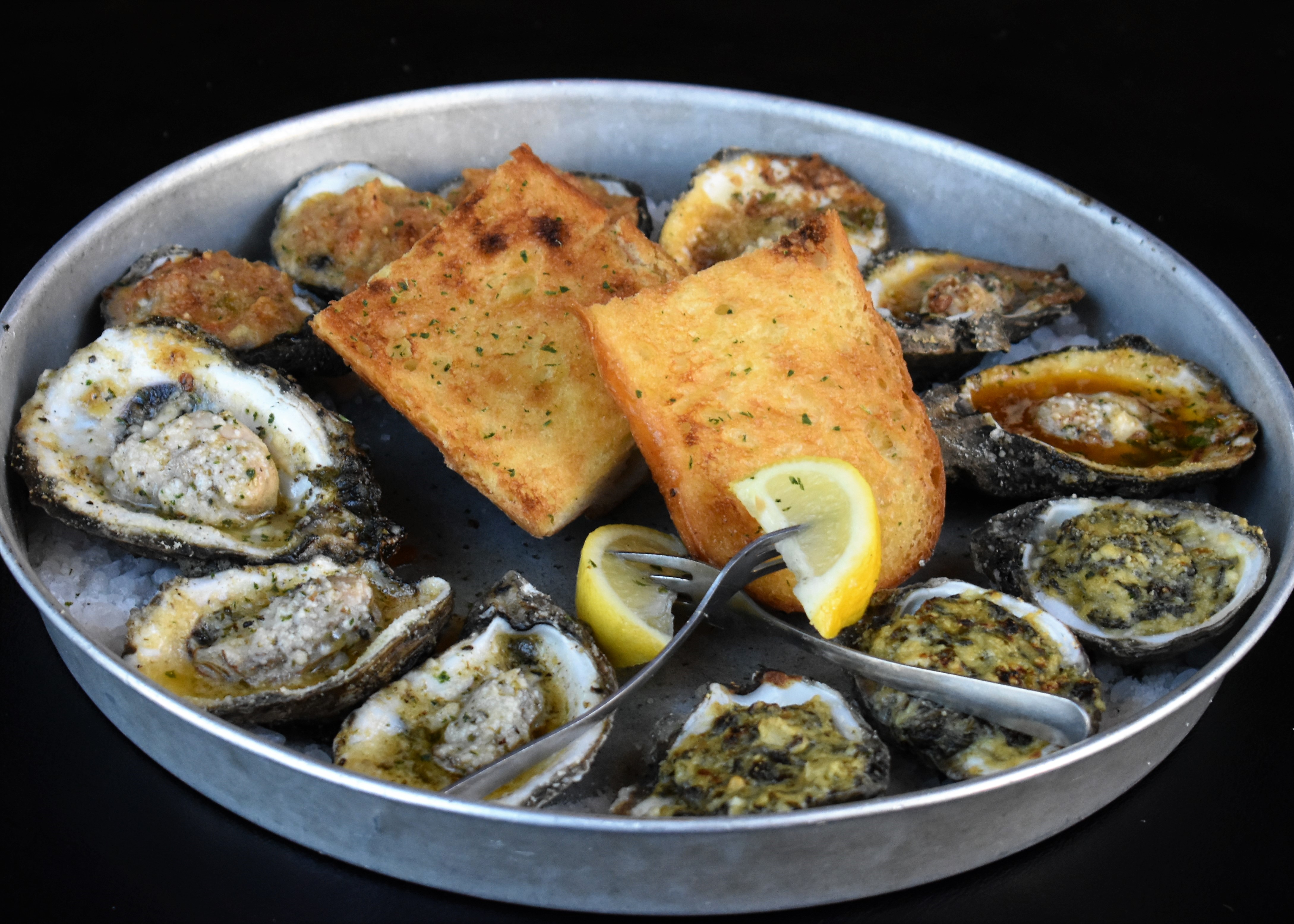 Half Shell Oyster House - Spanish Fort - Alabama.Travel